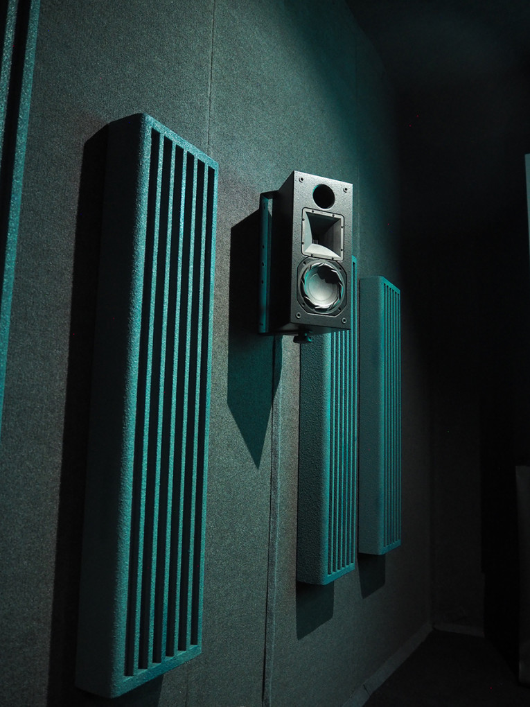 Alcons Audio Introduces New CRMS-SRHV Surround Speaker and QB242 ...