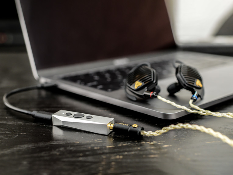 miniDSP Launches IL-DSP Tiny Headphone Amplifier Based on XMOS xCORE ...