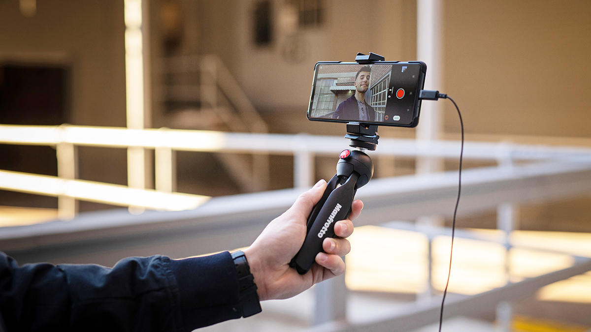 Sennheiser Teams Up With Manfrotto to Launch Mobile Kits for Vloggers ...
