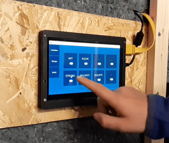 A Software Developer’s Space for DIY Projects and Writing | Elektor Magazine
