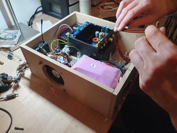 Elektor Lab Notes 21: Digital Music, Battery Testing, Test Equipment ...