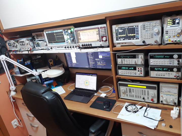 Workspace for Hardware Design: An Impressive Space in Sao Paolo, Brazil ...