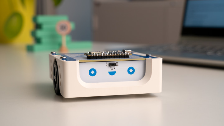 Arduino Alvik: A Comprehensive Learning Tool for STEM Education | Elektor Magazine