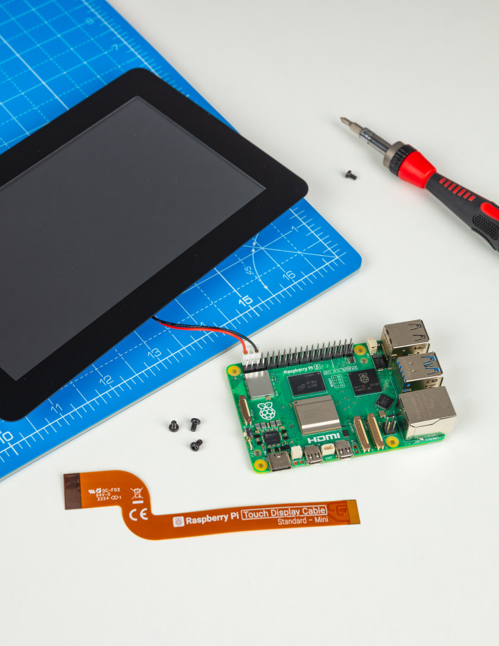 Raspberry Pi Touch Display 2 Hands-On | Elektor Magazine