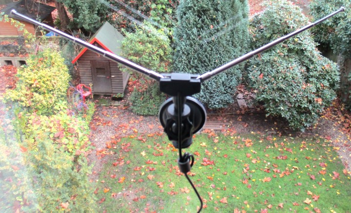 RTL-SDR Blog V4, Better Than V3? (review) | Elektor Magazine