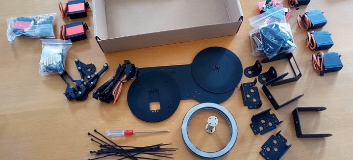 Makerfabs 6-DOF Robot Arm Kit With Raspberry Pi Pico | Elektor Magazine