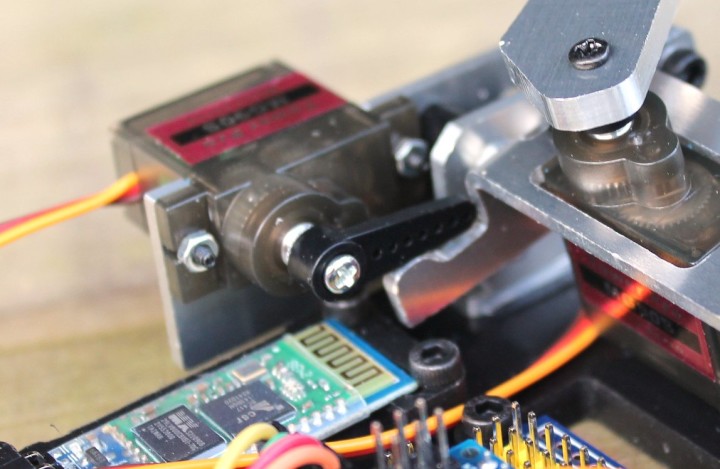 Arduino-controlled Drawing Robot (Review) | Elektor Magazine