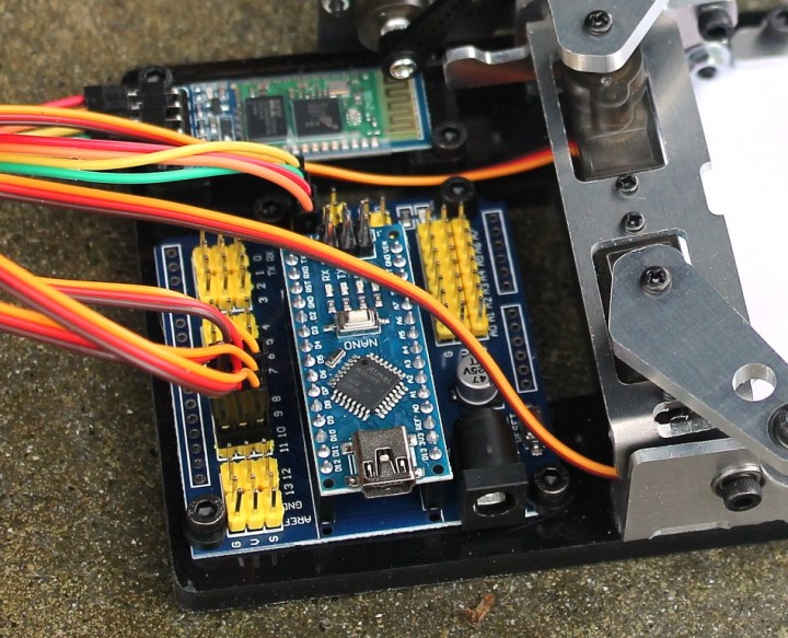 Arduino-controlled Drawing Robot (Review) | Elektor Magazine