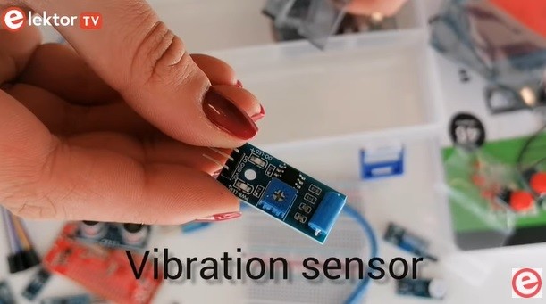 Makepython Esp32 Development Kit For Micropython On The Esp32 Elektor Magazine 8224
