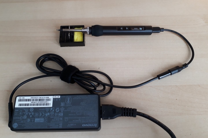 Fnirsi HS-01 Smart Soldering Iron (Review) | Elektor Magazine