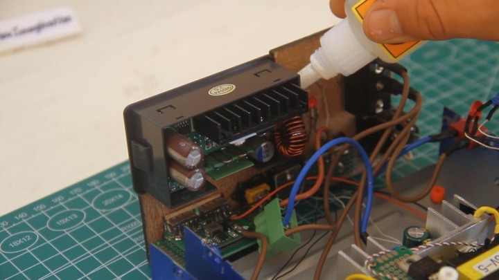 Build a Variable Lab Bench Power Supply | Elektor Magazine