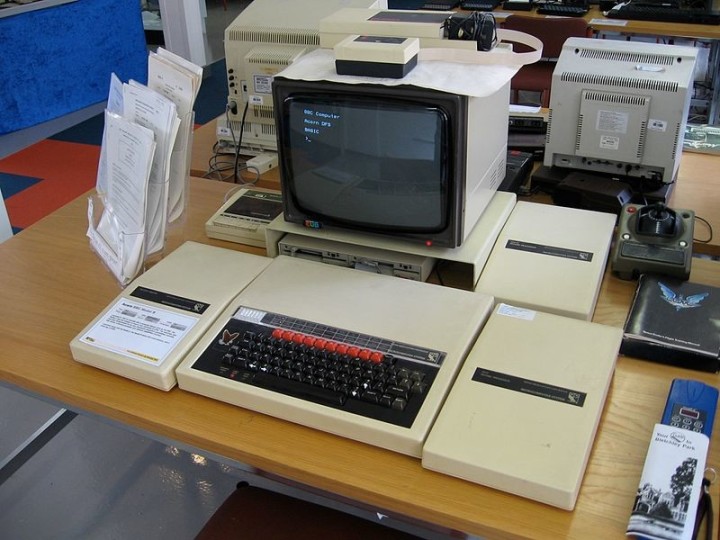 The Battle of 8-Bit Home Computers: A Look at Early Home Computers ...