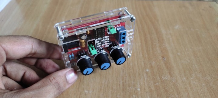 XR2206 Function Generator Kit | Elektor Magazine