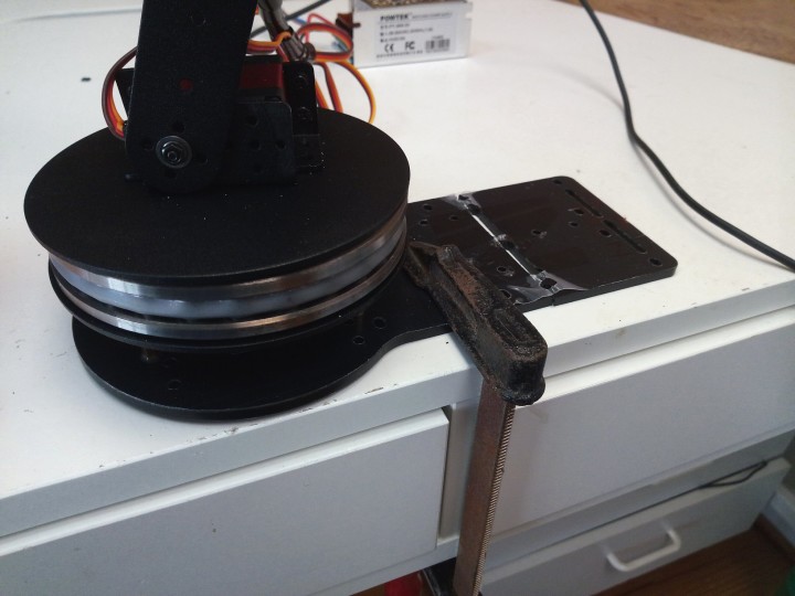 Makerfabs Kit bras robotique 6-DOF avec Raspberry Pi Pico | Elektor ...