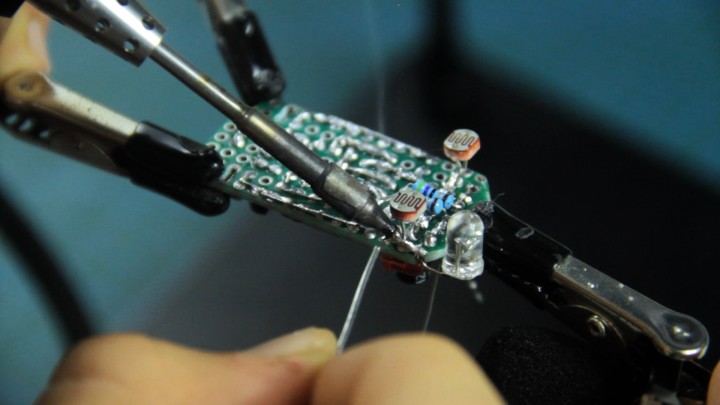 Make the Tiniest Line Follower Robot without a Microcontroller ...
