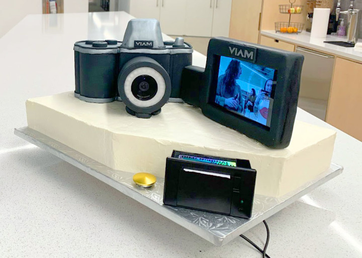 Ontwerp een Interactieve Smart Cake | Elektor Magazine