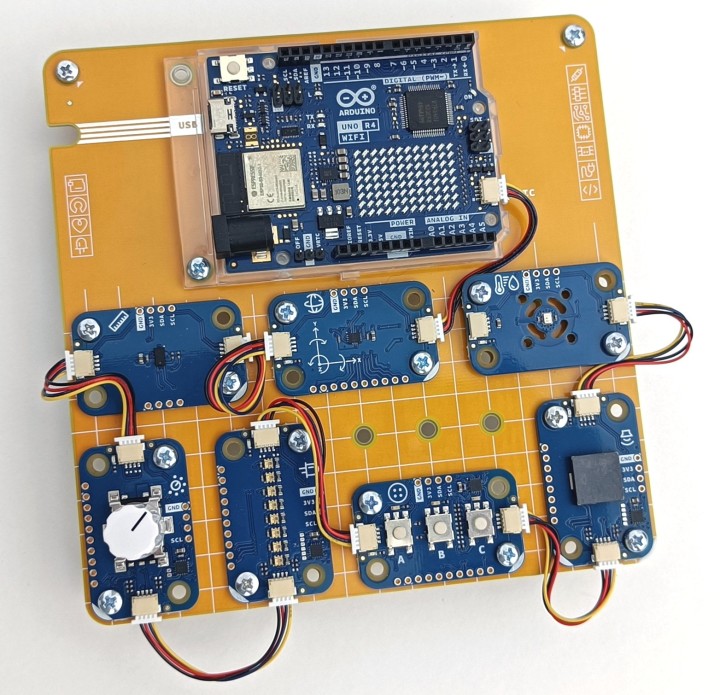 Plug and Make Kit - A New Way of Doing Arduino | Elektor Magazine