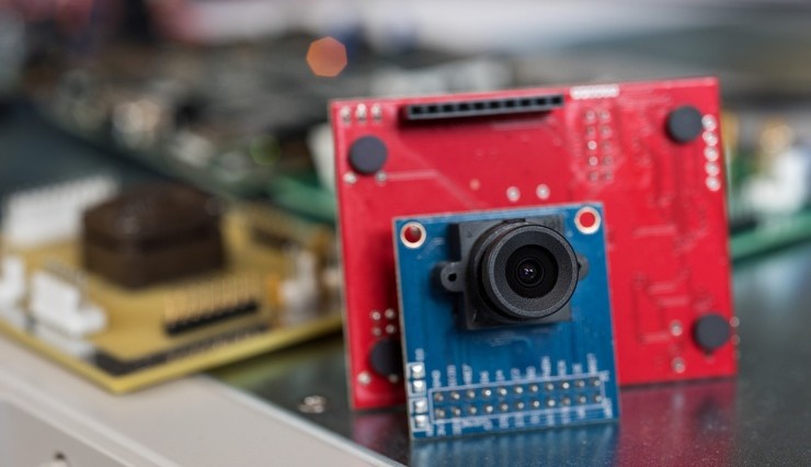 Camera with gesture recognition powered by harvested energy | Elektor ...