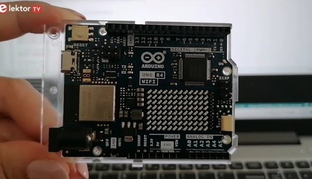Arduino UNO R4 LED Matrix : Comment créer des animations | Elektor Magazine