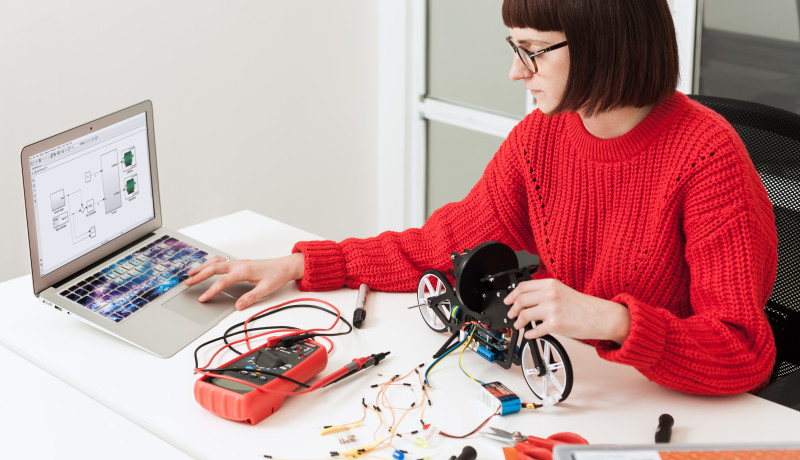 Arduino + MATLAB + SIMULINK = De Arduino Engineering Kit | Elektor Magazine