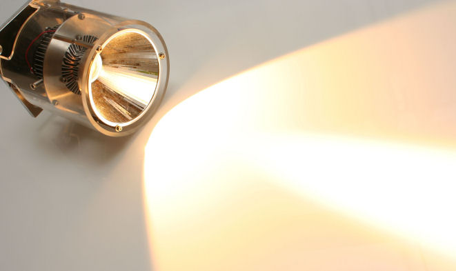 LED spotlight sets new luminous intensity record | Elektor Magazine