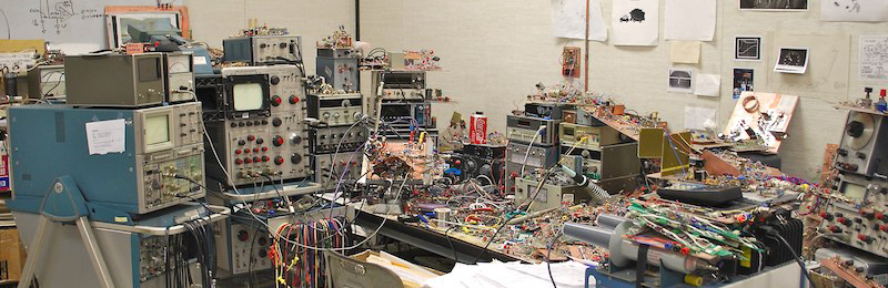 PC on the workdesk or the other way around? | Elektor Magazine