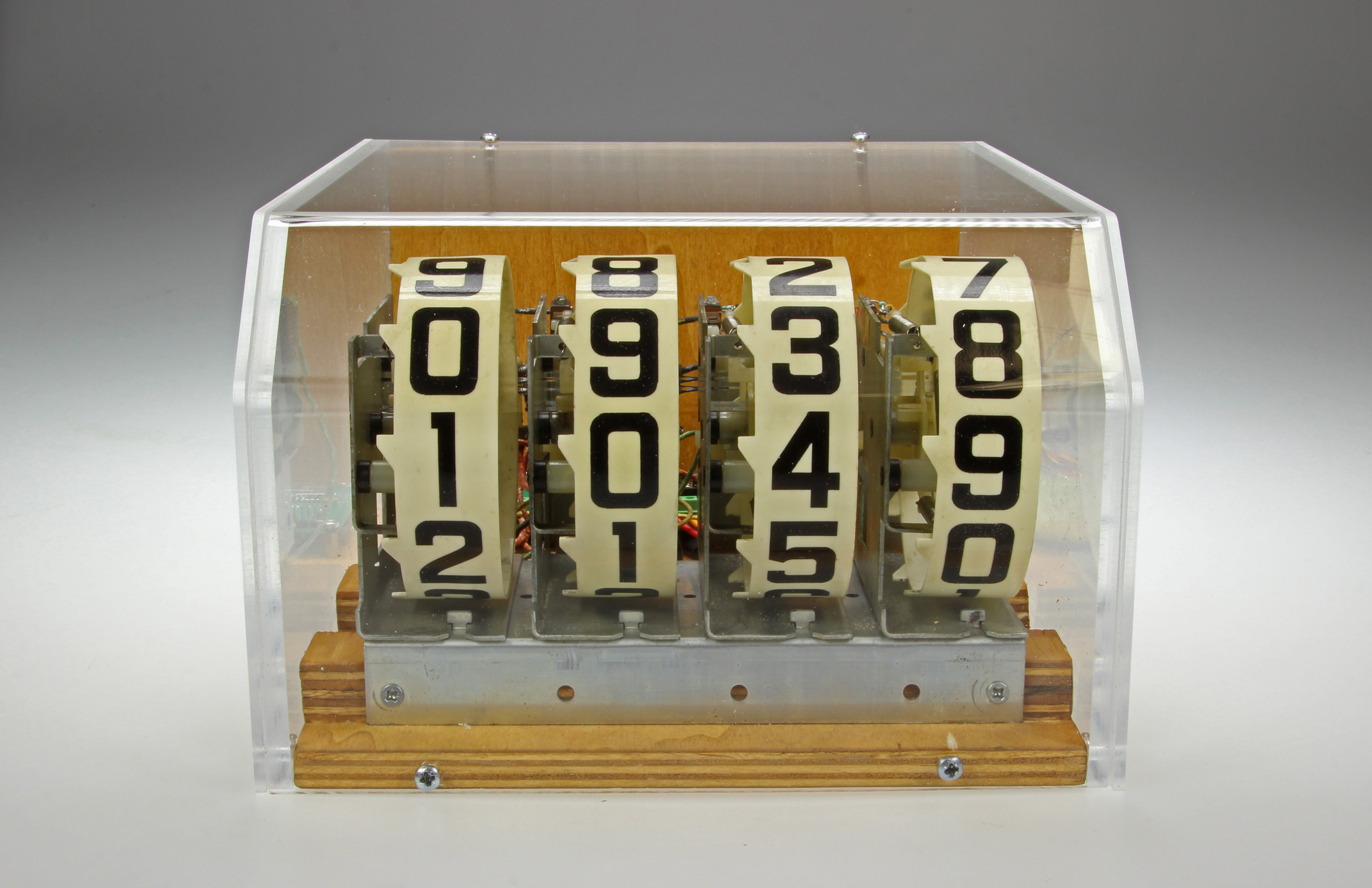 Beat the Elektor Pinball Clock! | Elektor Magazine