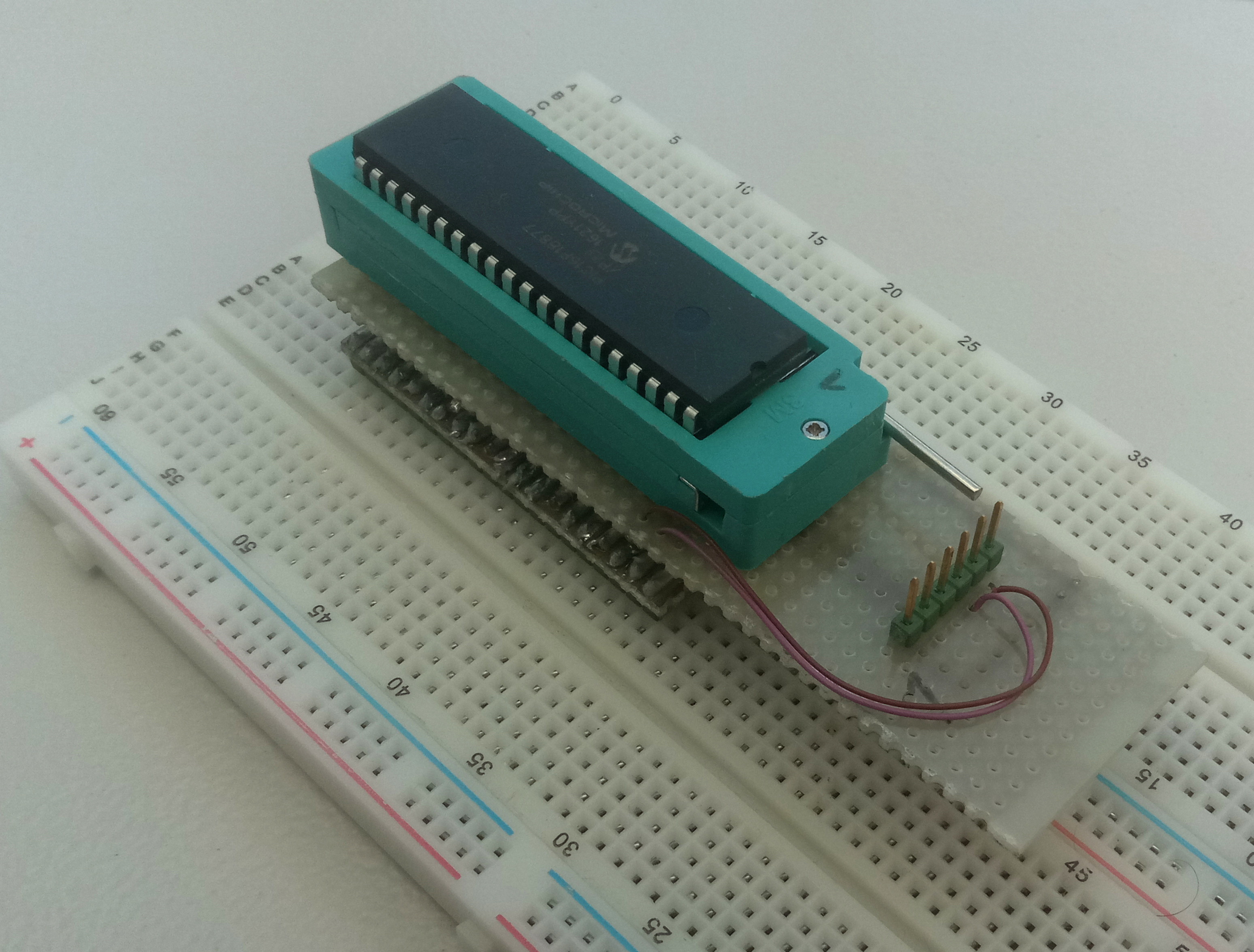 Test Rig for 16F18877 & Similar Big PICs | Elektor Magazine