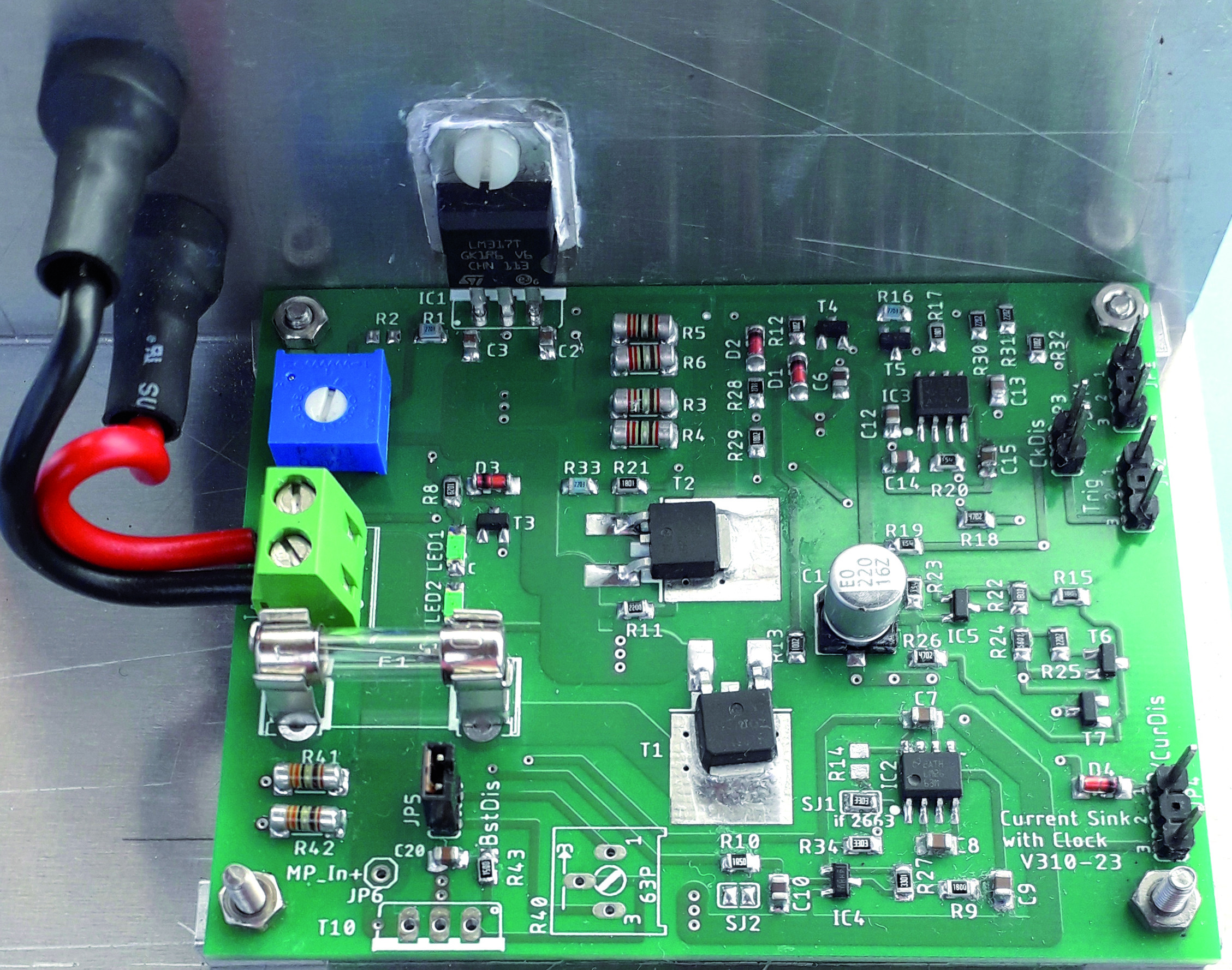 Adjustable Current Sink with Integrated Clock Generator | Elektor Magazine