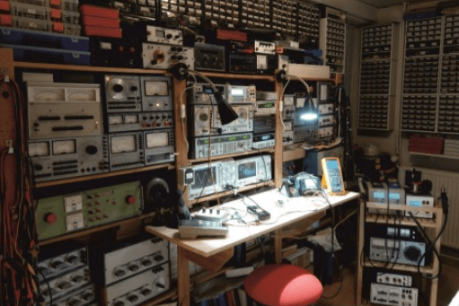 A Workspace for Audio Equipment Mastery | Elektor Magazine