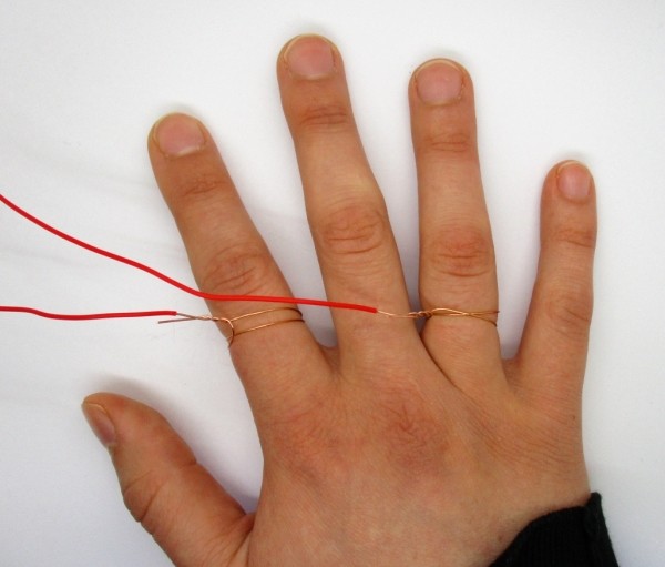 Small Experiment: Skin Impedance and Capacitance | Elektor Magazine