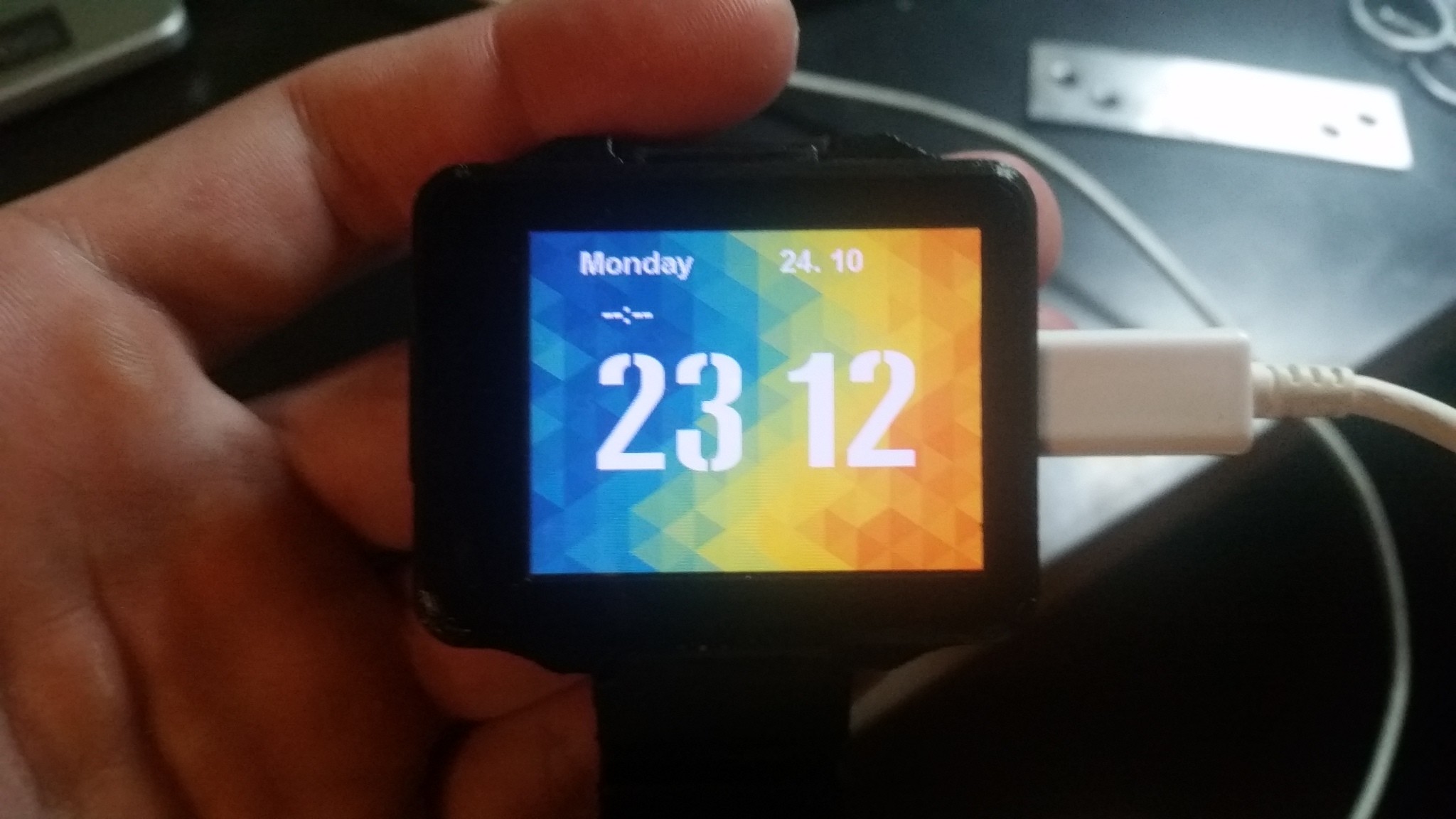 nWatch - build and program your own smartwatch [160326] - Elektor LABS ...