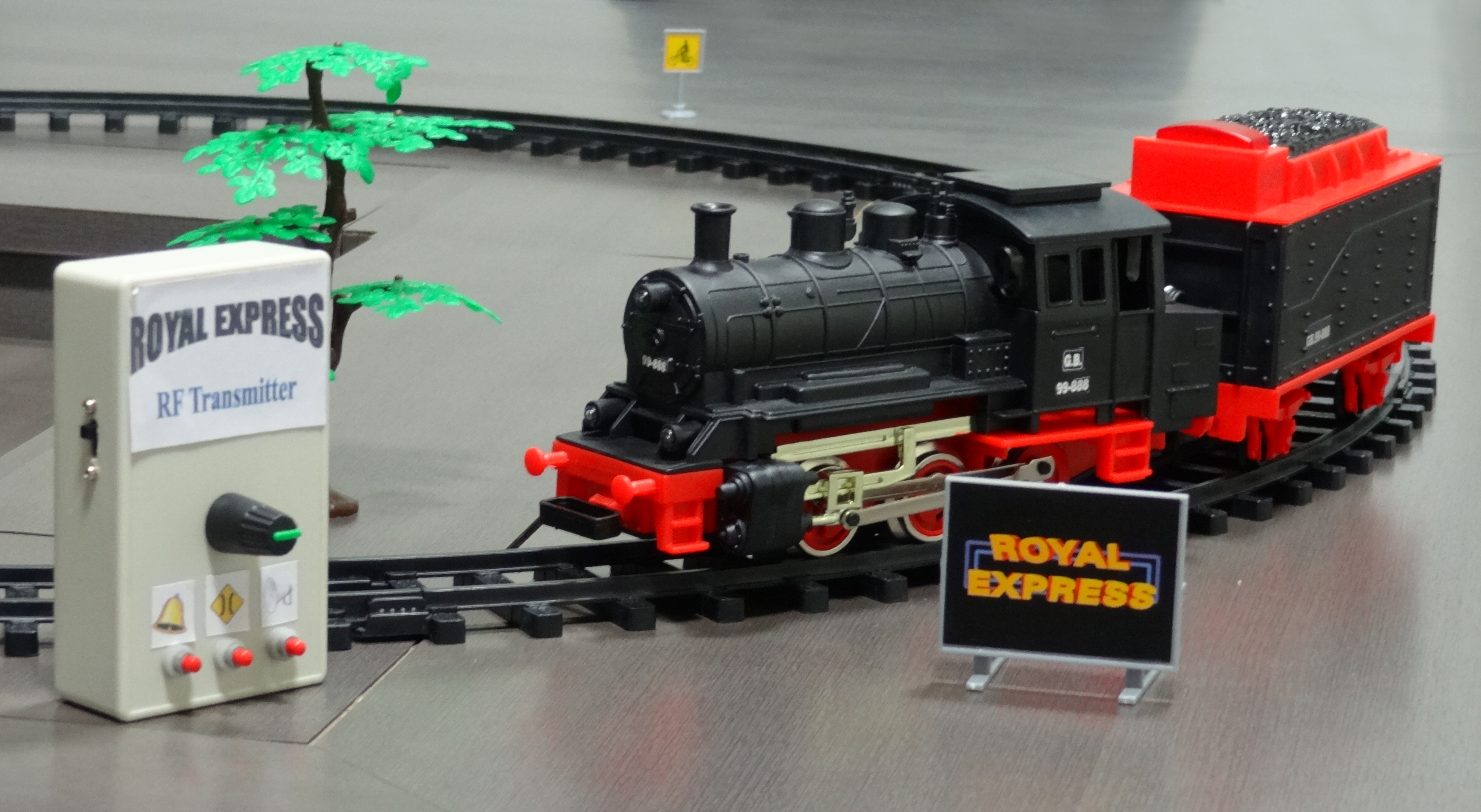 RFM12-Lib in operation: Remote control of toy train Royal Express ...