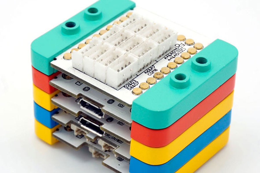 Experimentierboard vereint Arduino mit Lego® | Elektor Magazine