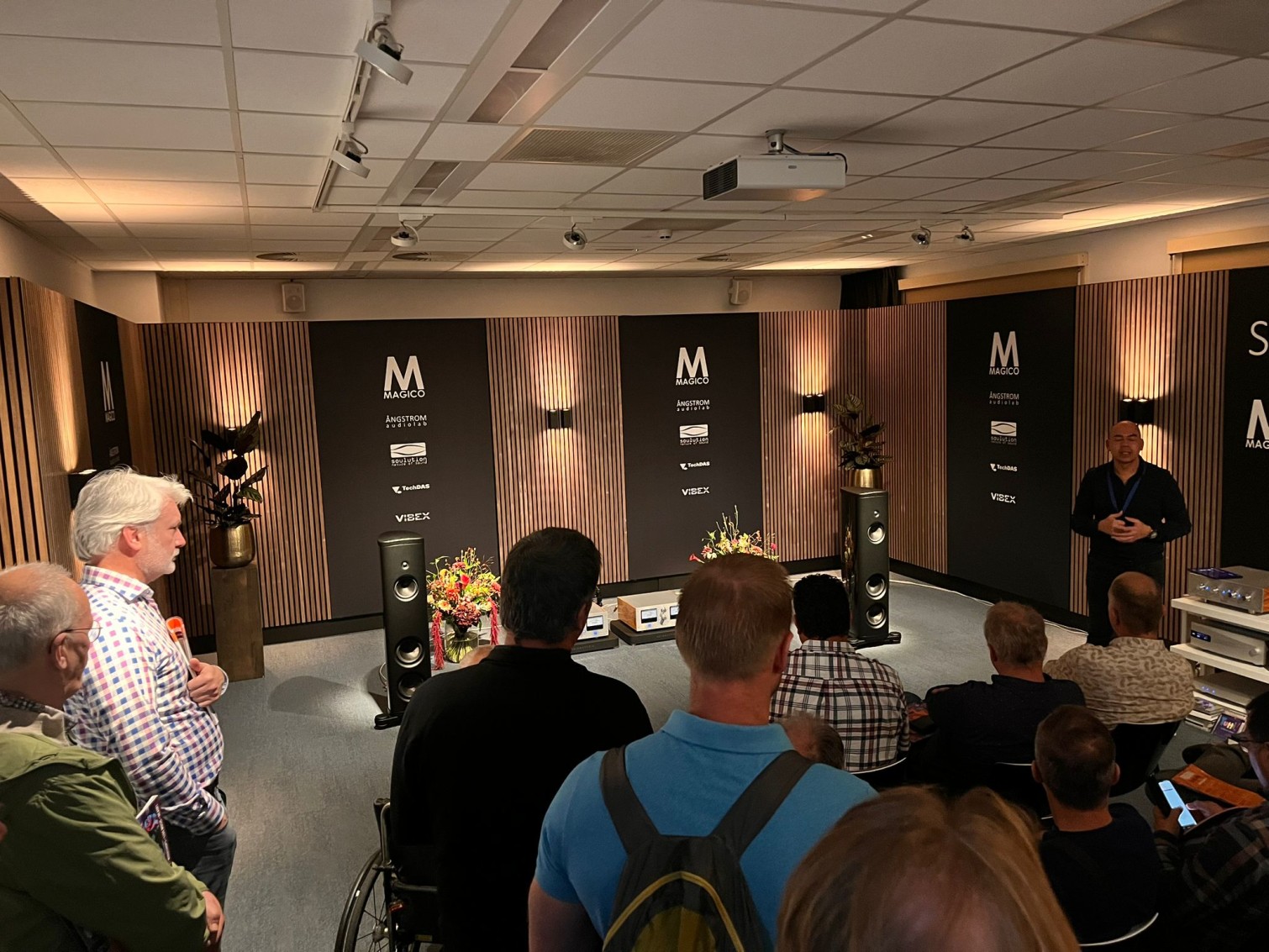 AudioXperience Show met Angstrom ZIA 100 integrated en Magico S1 MKII ...