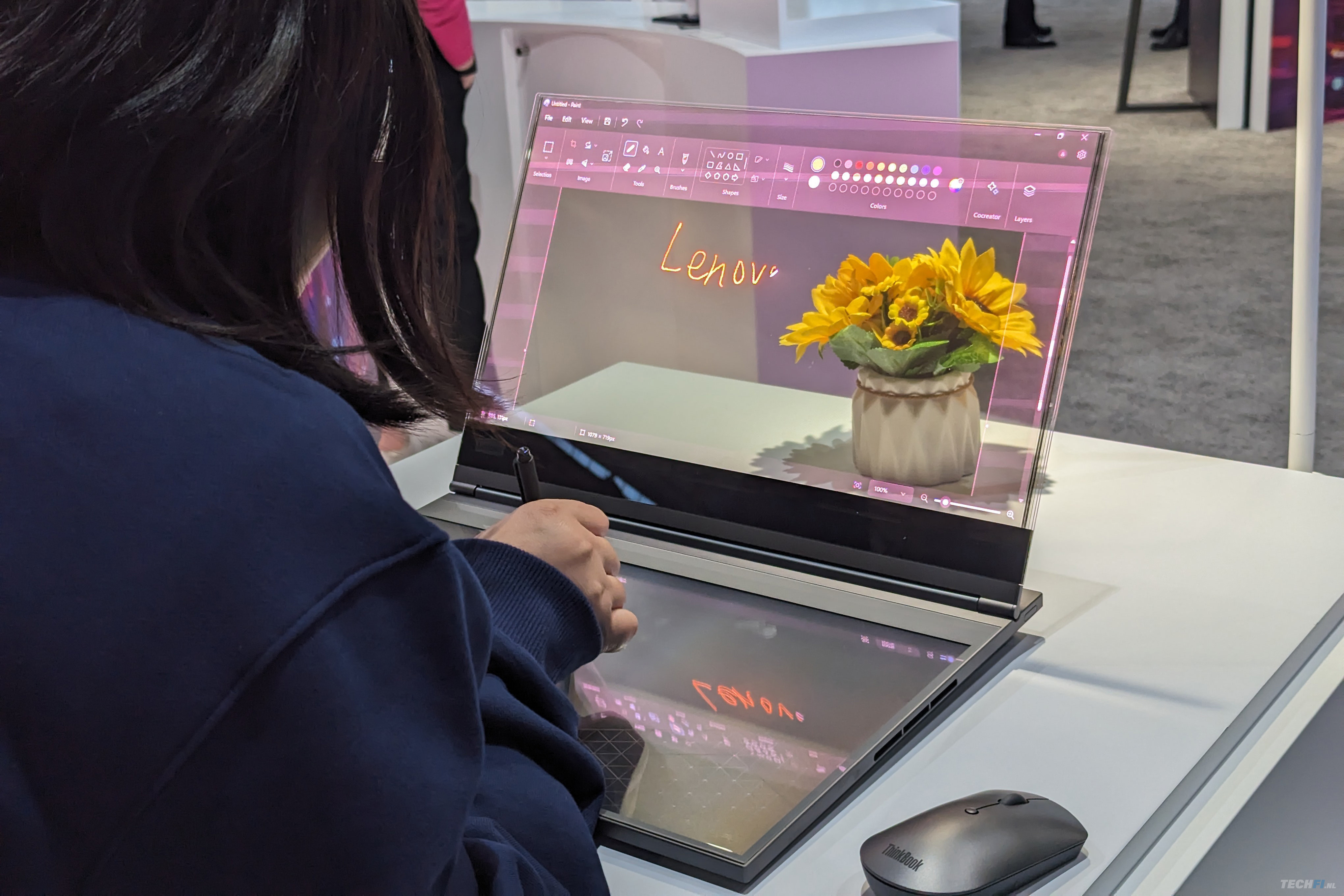 Deze Lenovo ThinkPad laptop heeft een doorzichtig scherm | TechFi